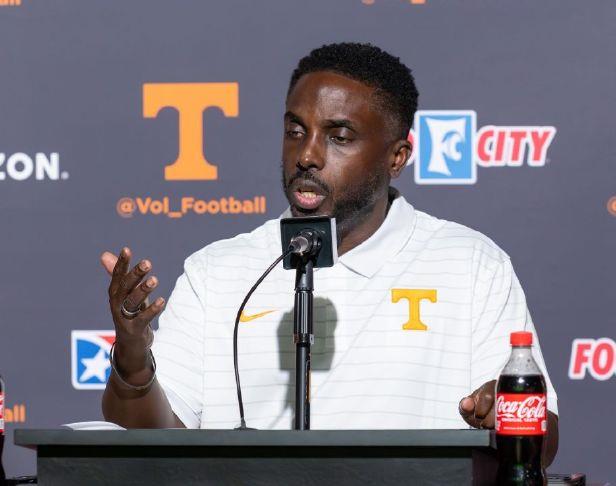Tennessee parts ways with defensive coordinator Tim Banks | Kingsport ...