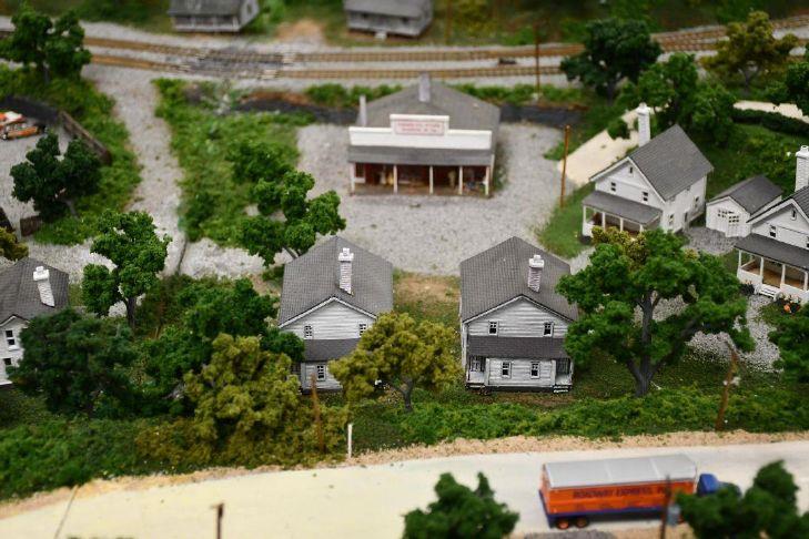 Lynn Garden layouts: Train group facing end of the line at Lynn View ...